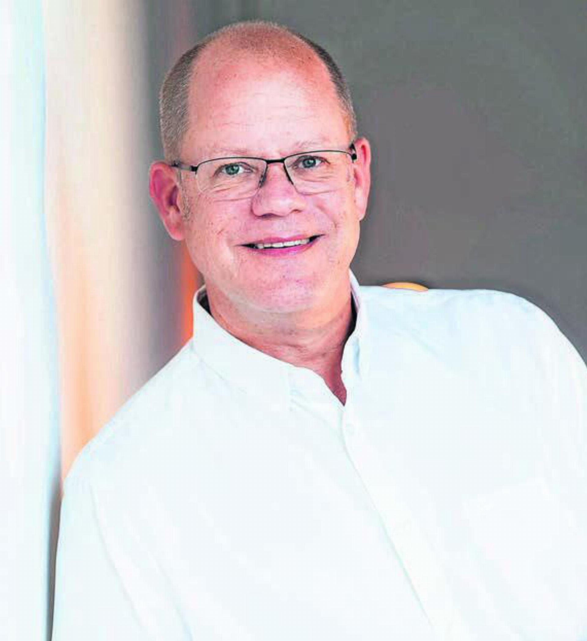 Macht sich mit seiner eigenen Augenarzt-Praxis selbstständig: Klaus ...