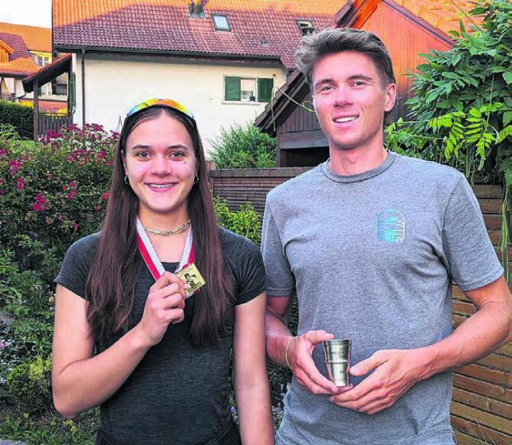 Familie rudert zum Sieg